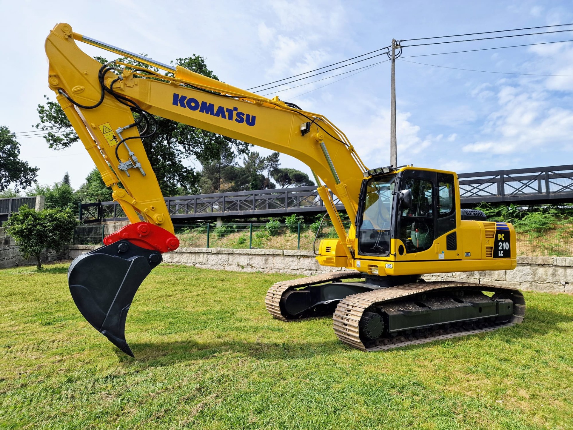 Komatsu PC 210 :: Inercubo