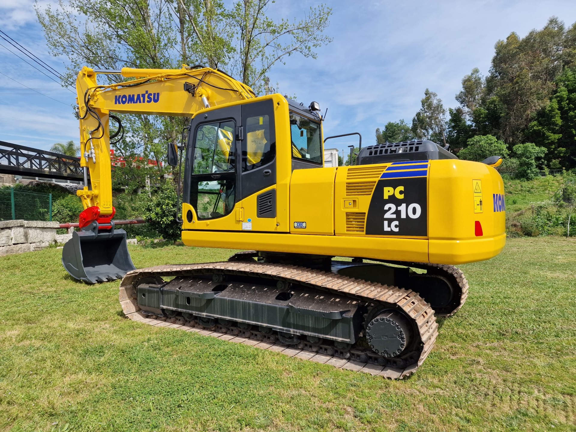Komatsu PC 210 :: Inercubo